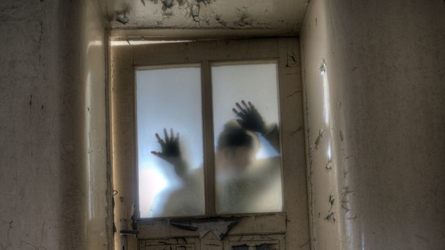 Researchers Put Volunteers in a Haunted House To Study Threat Response ...