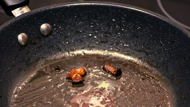 Single Surface Crack on a Teflon-Coated Pan Can Release Around 9,100 ...