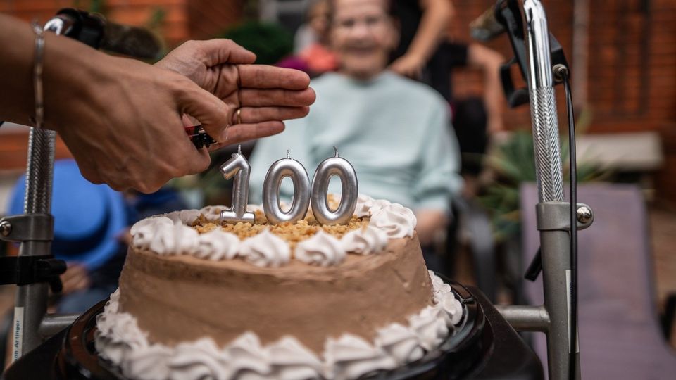 Centenarians and Longevity: The Science of Living to 100 | Technology ...