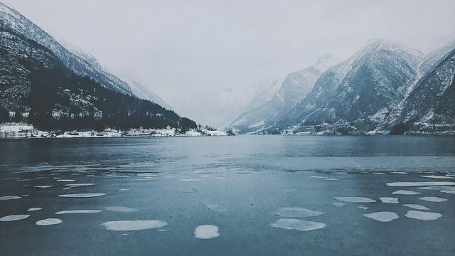 Freshwater Lakes Are Freezing Over for Less Time Due to Climate Change ...